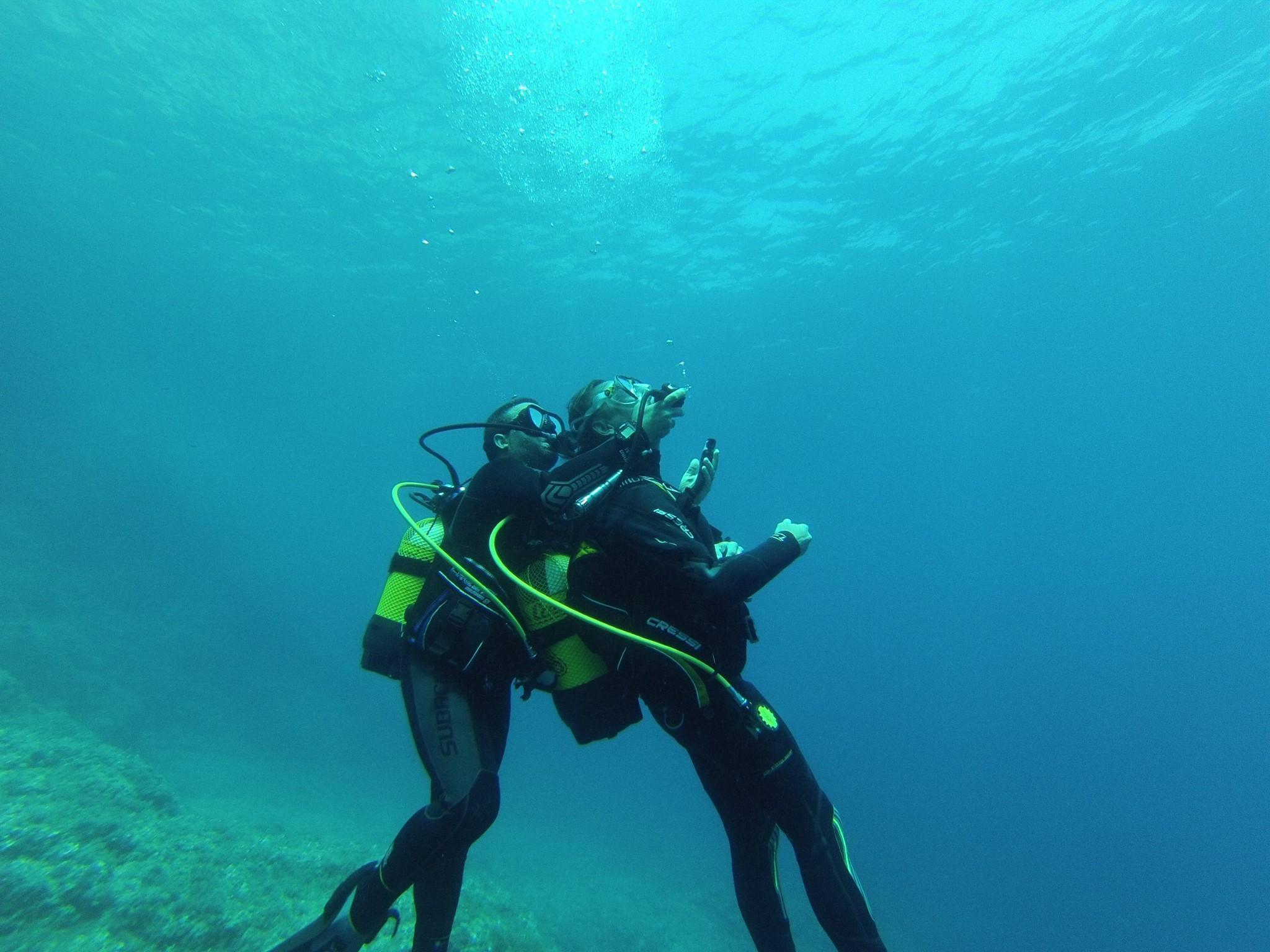 PADI Rescue Diver Course for Certified Divers from 89 € - CheckYeti