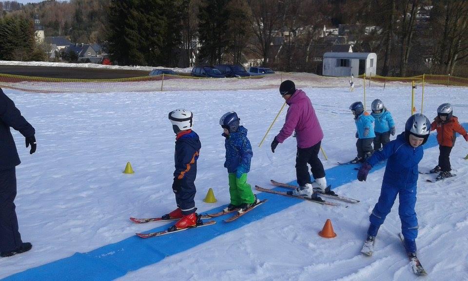 Ski Lessons For Kids 7 12 Years First Timer Skischule Osterzgebirge ski-lessons-for-kids-7-12-years-first-timer-skischule-osterzgebirge